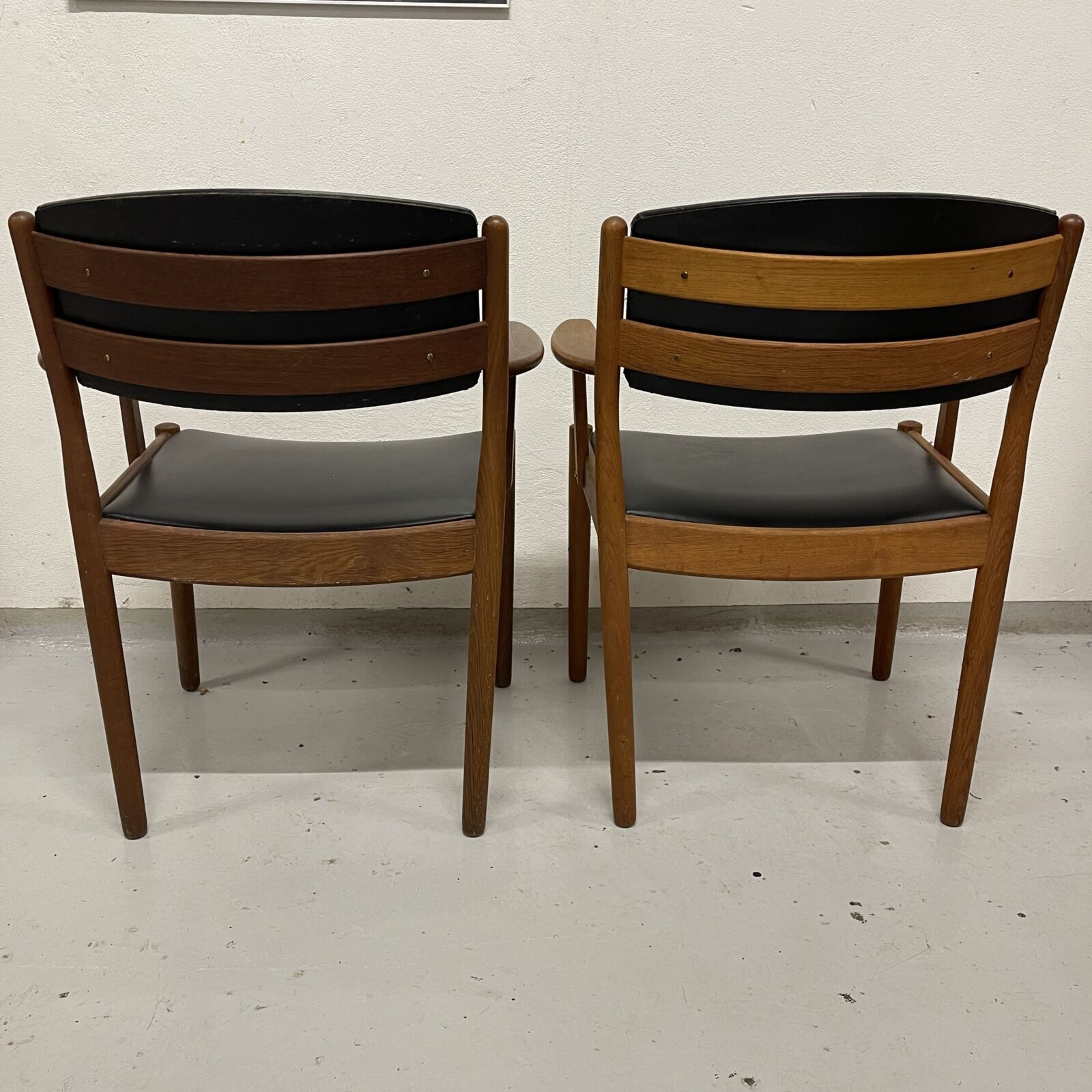 2 Poul Volther J61 armstole - Villa og Vejbod