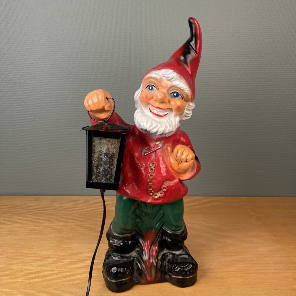 Gammel nisse med lygte - Villa og Vejbod