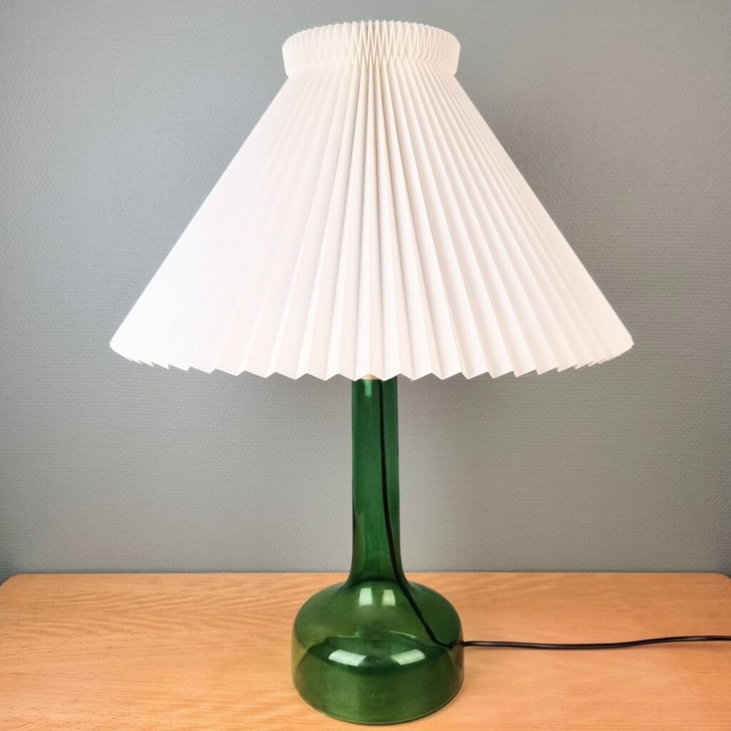 Le Klint bordlampe no. 302 i grøn - Villa og Vejbod