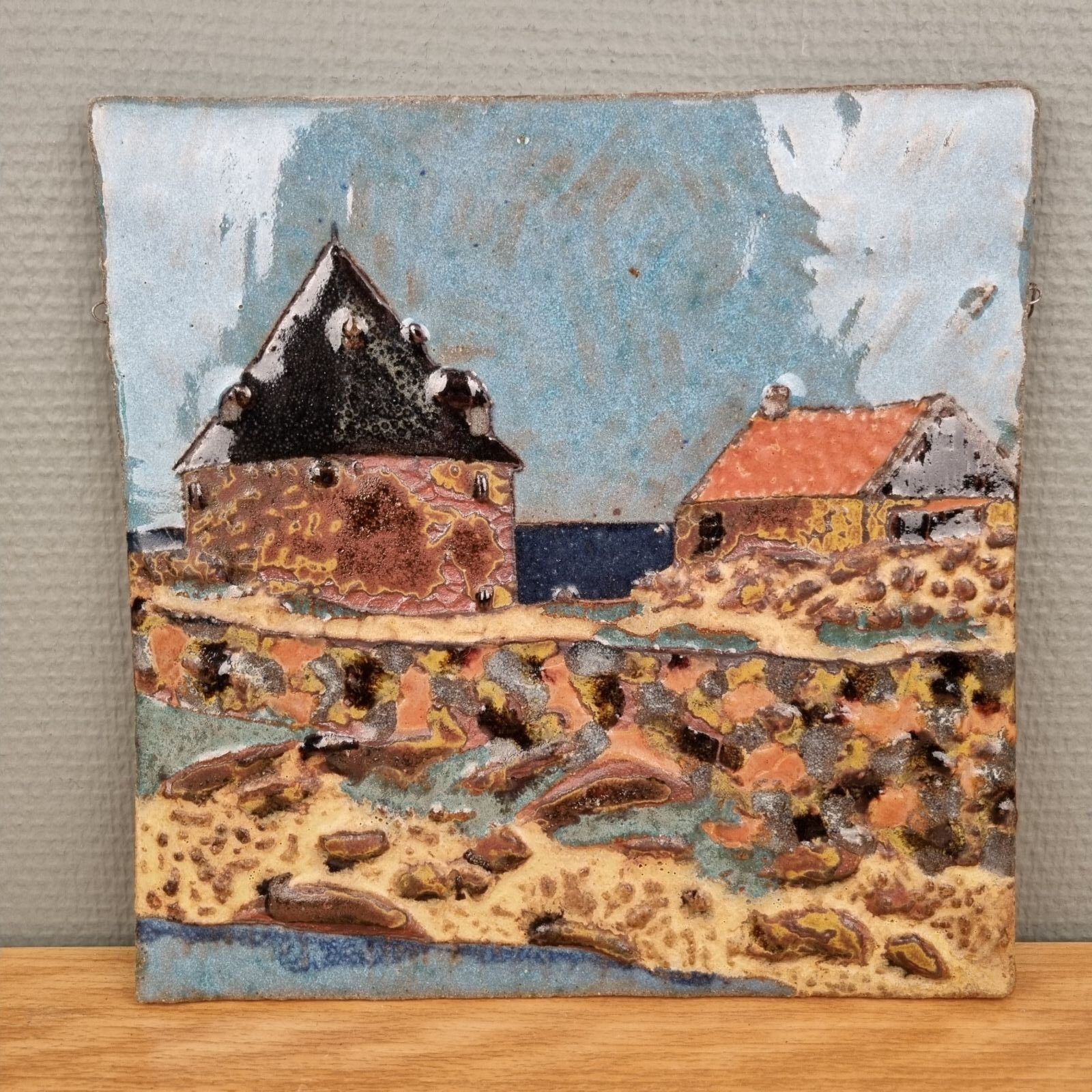 Nis Stougaard – stort relief – 26x26cm - Villa og Vejbod
